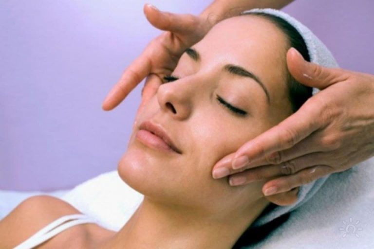 ¿Cómo hacer un masaje facial kobido? (paso a paso)